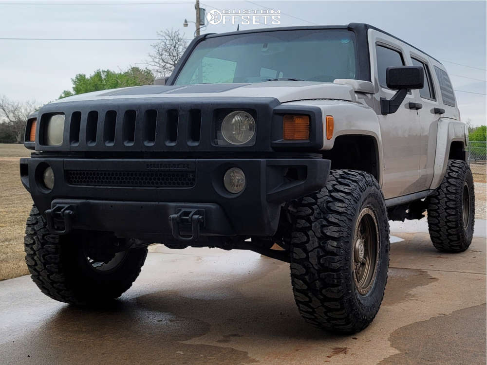 2006 Hummer H3 with 17x9 -12 Anthem Off-Road Rogue and 35/12.5R17 ...