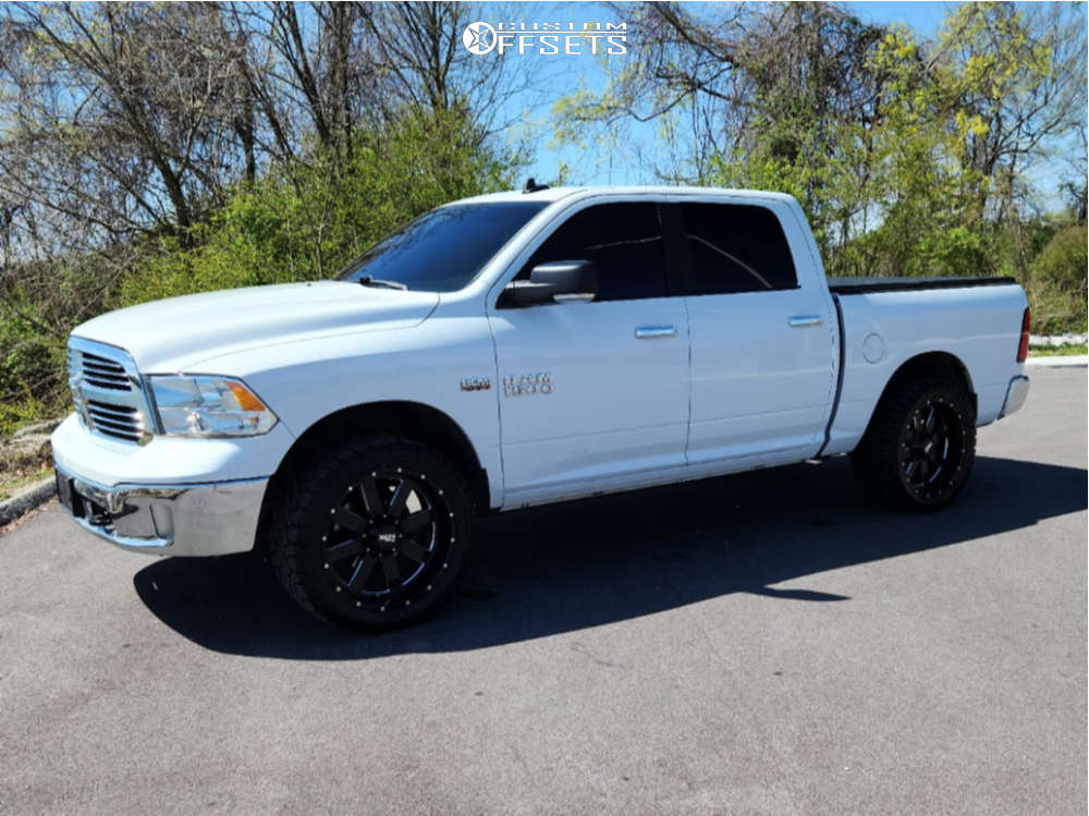 2017 Ram 1500 with 22x10 -18 Moto Metal MO962 and 33/12.5R22 Kenda ...