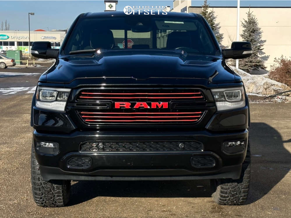 2022 Ram 1500 with 20x9 2 Fuel Runner and 35/12.5R20 Haida HD878 RT and ...