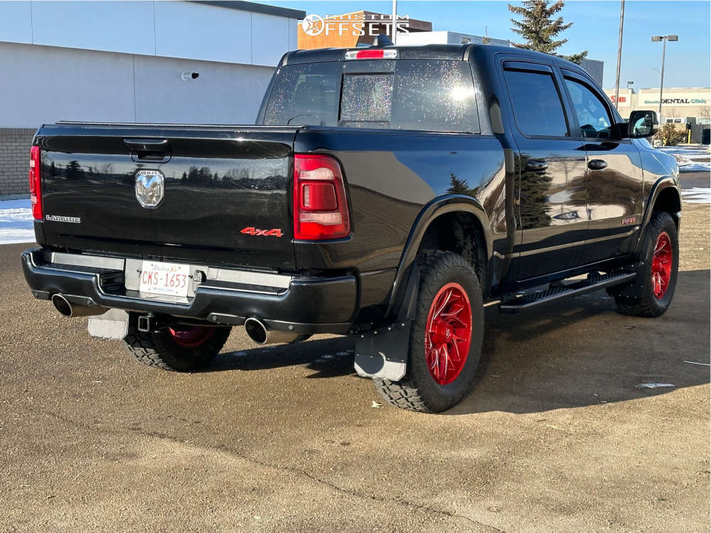 2022 Ram 1500 with 20x9 2 Fuel Runner and 35/12.5R20 Haida HD878 RT and ...