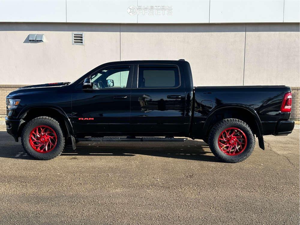 2022 Ram 1500 with 20x9 2 Fuel Runner and 35/12.5R20 Haida HD878 RT and ...