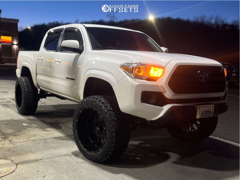 2017 Toyota Tacoma with 22x12 -51 Vision Rocker and 35/12.5R22 Venom ...