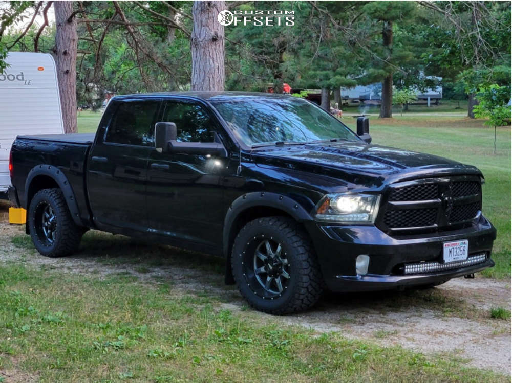 2014 Ram 1500 with 20x10 -24 Moto Metal Mo970 and 33/12.5R20 Kenda ...
