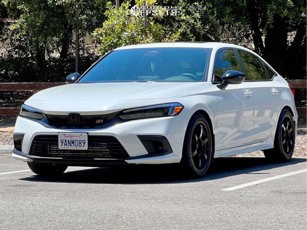2022 Honda Civic with 18x8.5 37 Gram Lights 57dr and 245/40R18 ...
