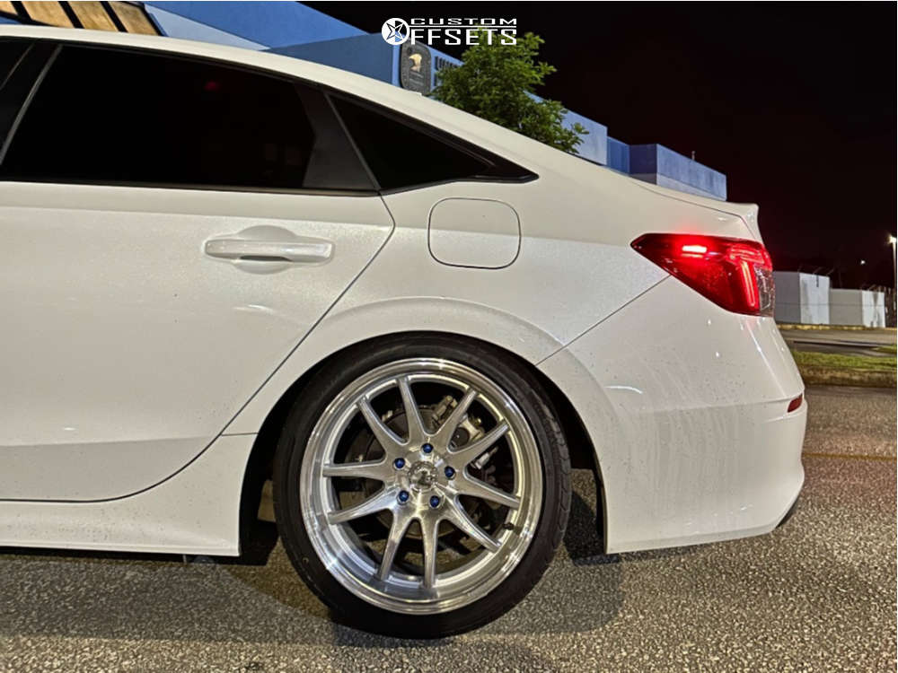 2022 Honda Civic with 18x9.5 30 Aodhan Ds02 and 225/40R18 Austone ...