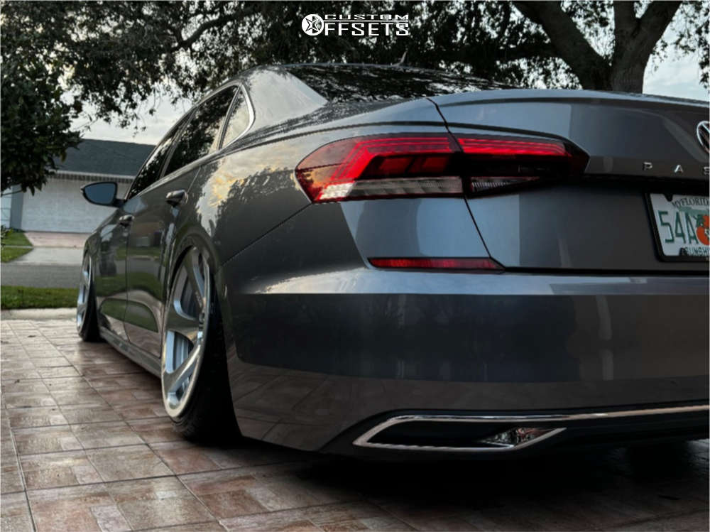 2020 Volkswagen Passat with 19x10 35 3SDM 0.06 and 225/35R19 Venom ...