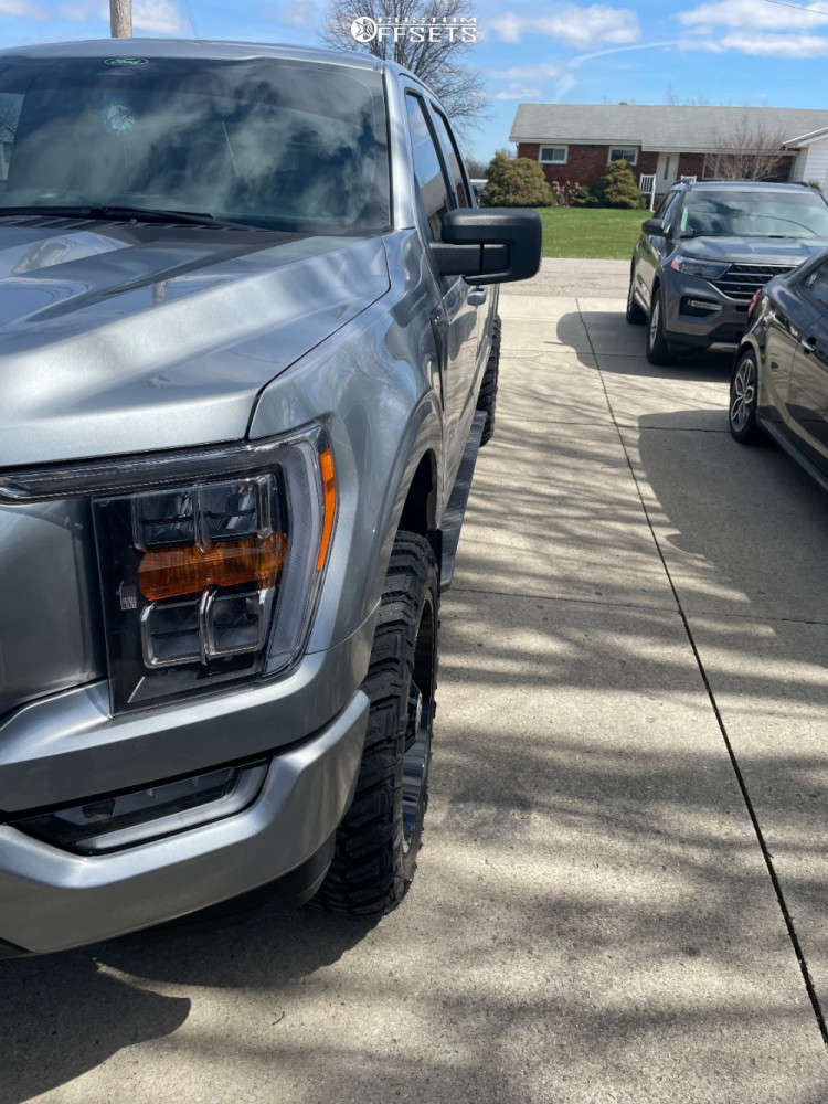 2022 Ford F-150 with 22x10 12 Moto Metal Mo986 and 285/55R22 Atturo ...