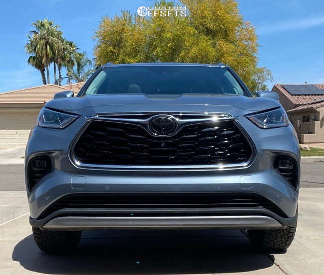 2020 Toyota Highlander with 18x9 18 Anthem Off-Road Rogue and 265/60R18 ...