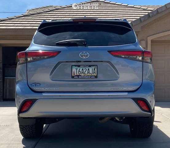 2020 Toyota Highlander with 18x9 18 Anthem Off-Road Rogue and 265/60R18 ...