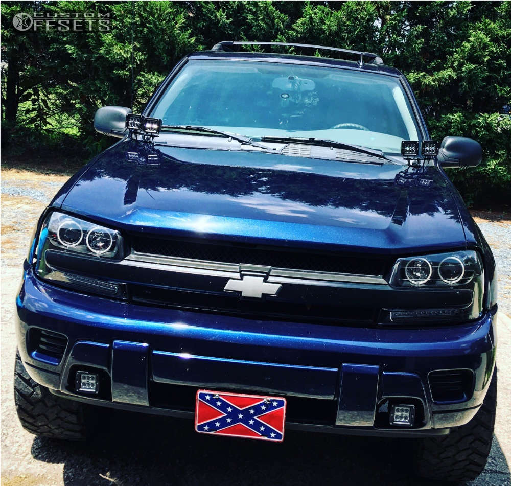 2007 Chevrolet Trailblazer with 18x9 18 XD Xd778 and 275/70R18 Nitto ...