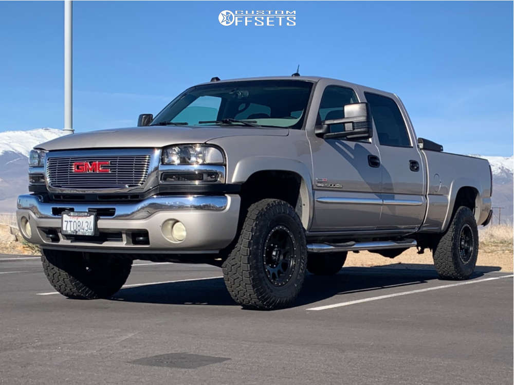 2005 GMC Sierra 2500 HD with 17x8.5 0 Method 305 Nv and 285/75R17 Toyo ...