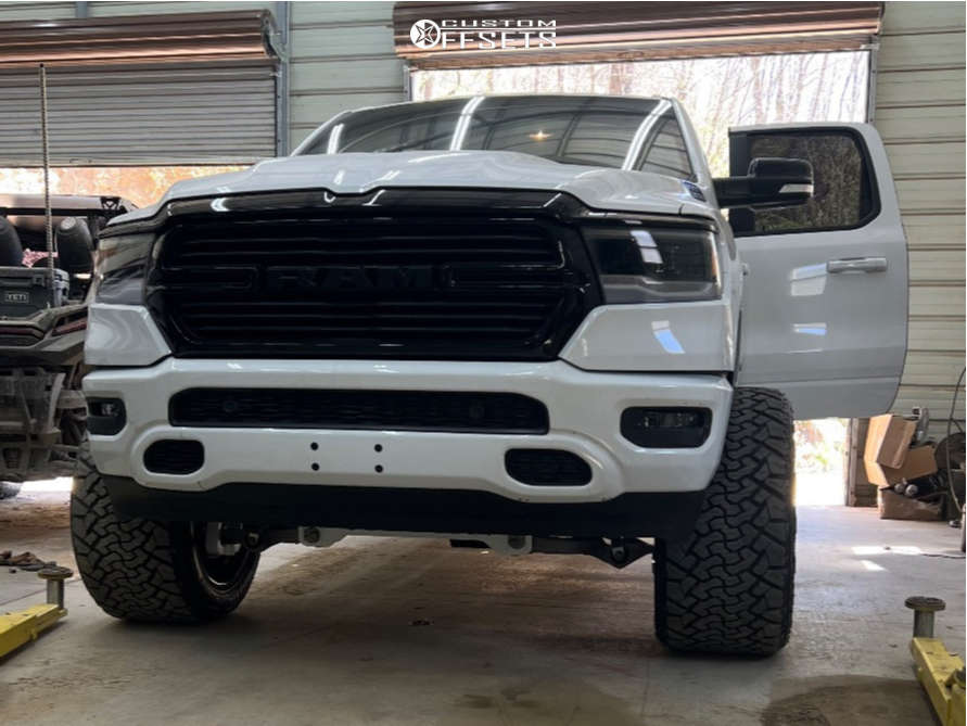 2021 Ram 1500 with 22x14 -76 Vision Spyder and 35/15.5R22 Venom Power Terra Hunter X/t and ...