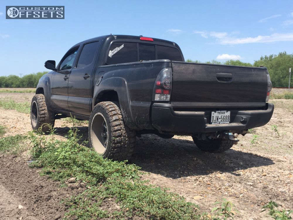 2009 Toyota Tacoma with 20x12 -44 Fuel Throttle and 33/12.5R20 Federal ...