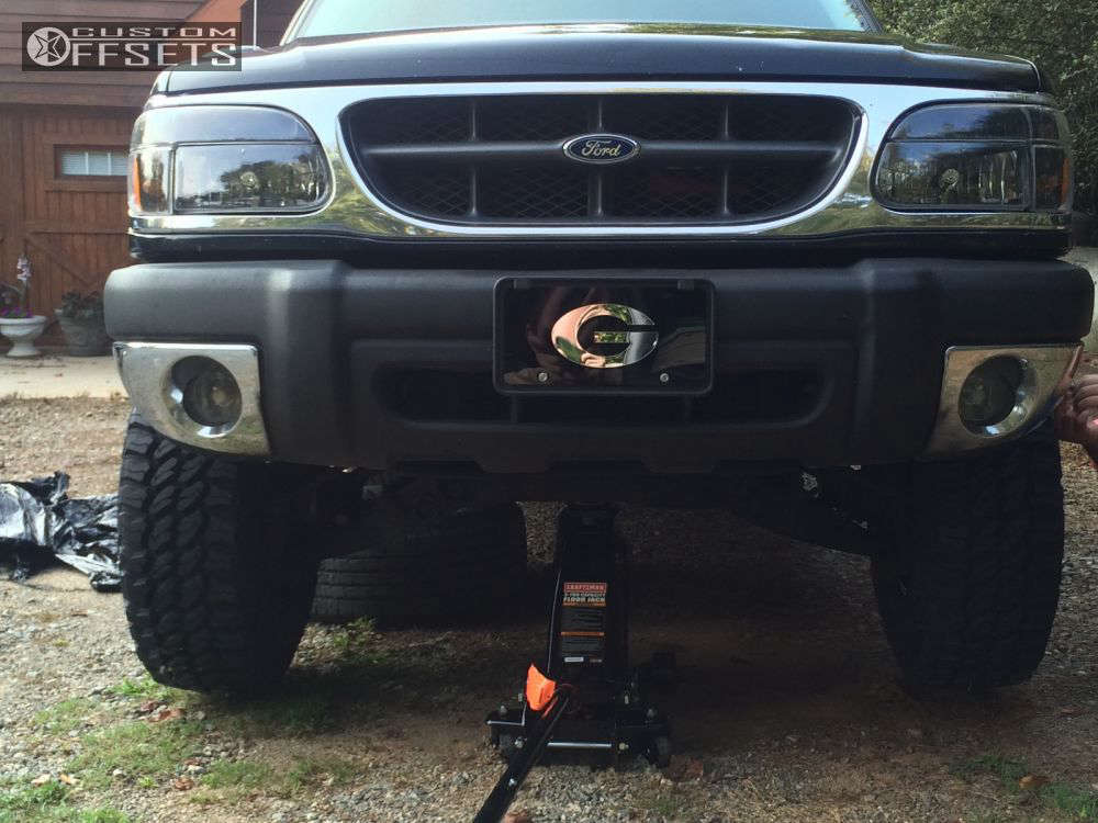 1999 Ford Explorer with 15x8 -19 Pro Comp Series 51 and 31/10.5R15 Pro ...