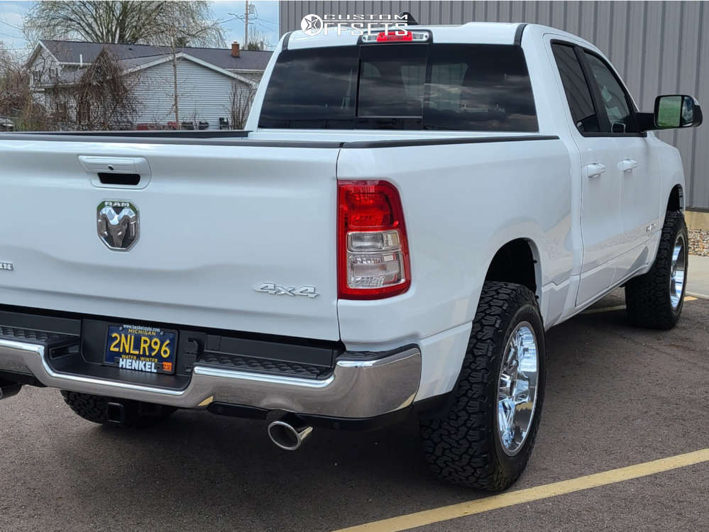 2022 Ram 1500 with 20x10 -19 Hardrock Spine Xposed and 285/60R20 ...