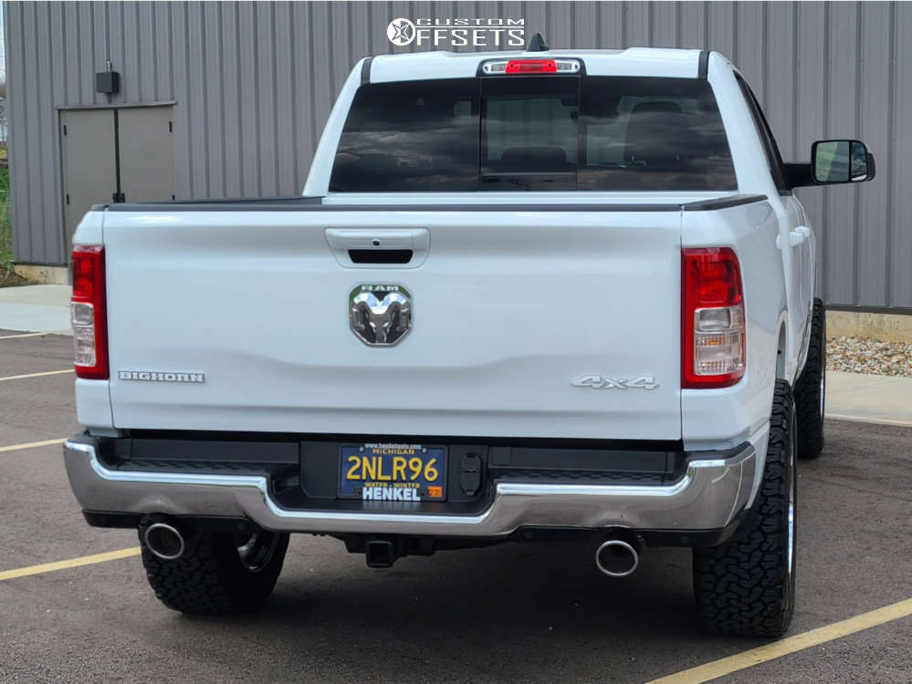 2022 Ram 1500 with 20x10 -19 Hardrock Spine Xposed and 285/60R20 ...