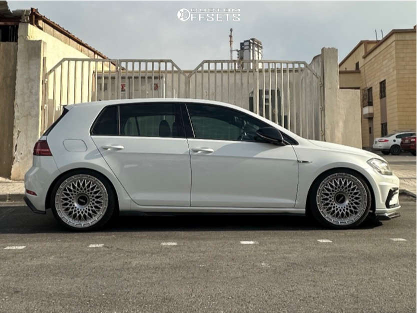 2018 Volkswagen Golf R with 19x8.5 45 Rotiform Lhr-m and 235/35R19 ...