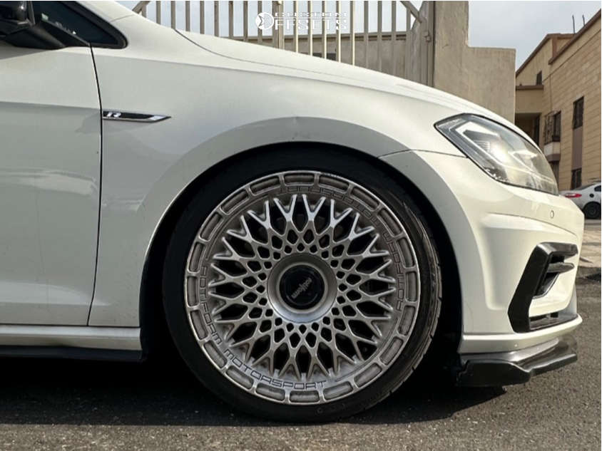 2018 Volkswagen Golf R with 19x8.5 45 Rotiform Lhr-m and 235/35R19 ...