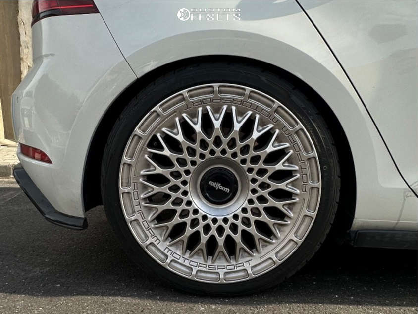 2018 Volkswagen Golf R with 19x8.5 45 Rotiform Lhr-m and 235/35R19 ...