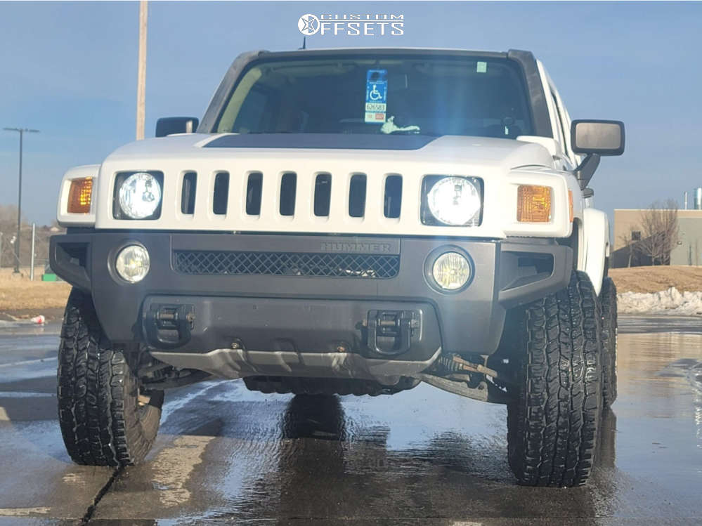 2009 Hummer H3T with 16x9 0 Moto Metal MO970 and 285/75R16 Cooper ...