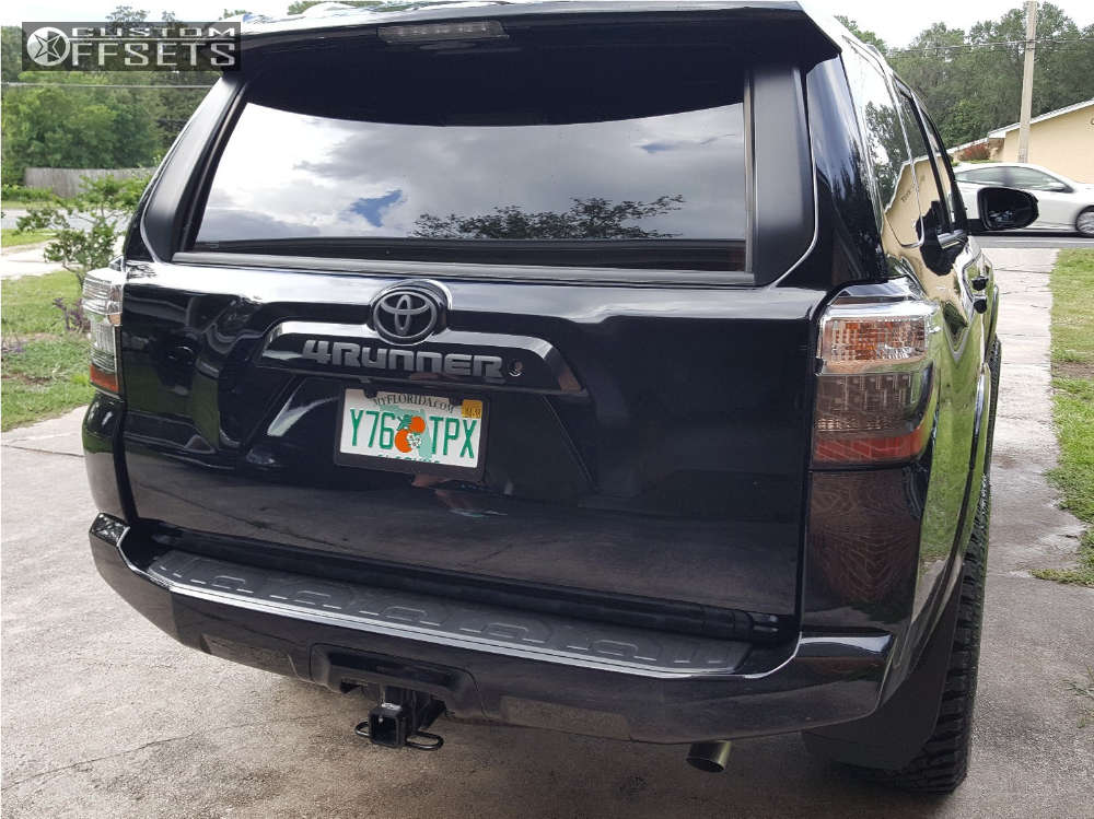 2017 Toyota 4Runner with 20x10 -24 Moto Metal Mo970 and 275/55R20 ...