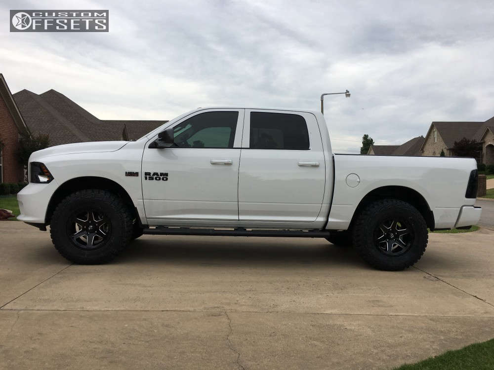 2017 Ram 1500 with 18x9 1 Fuel Ripper and 305/70R18 Kanati Mud Hog and ...