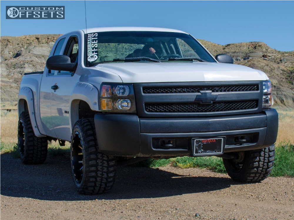 2007 Chevrolet Silverado 1500 with 20x12 -44 V-Rock Recoil and 33/12 ...
