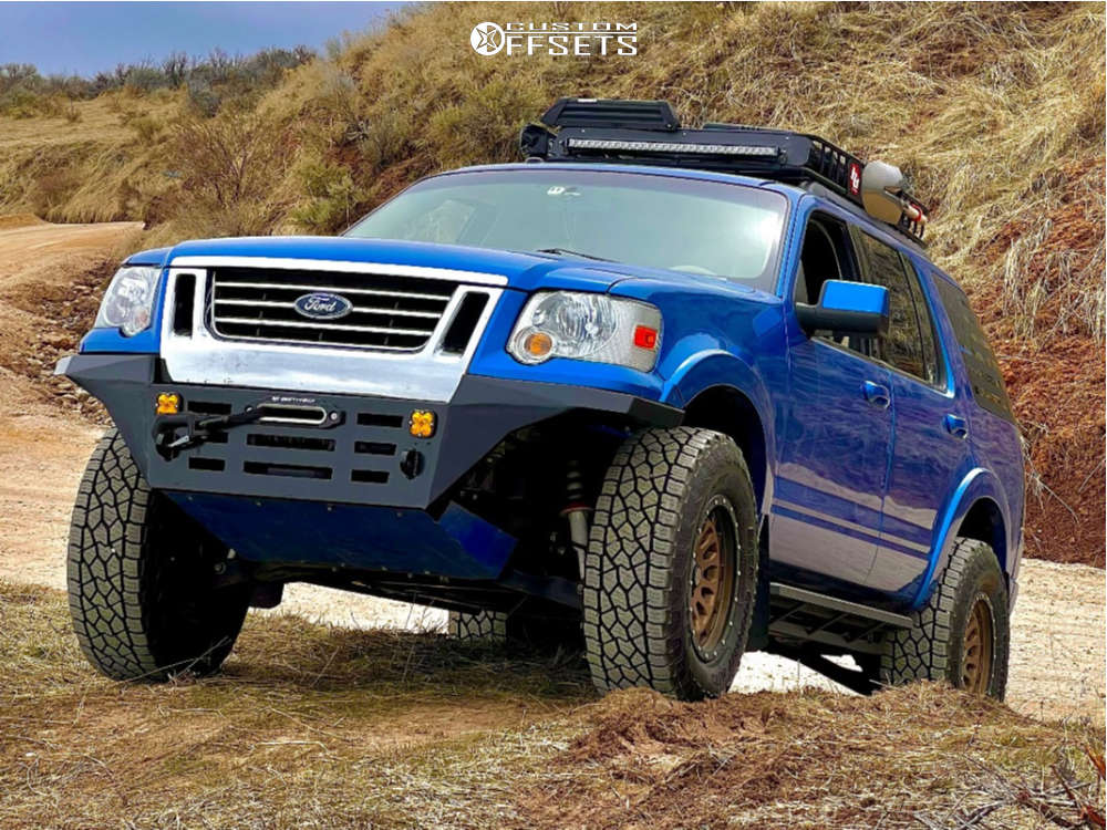 2010 Ford Explorer with 17x8.5 0 Rough Country 87 Series and 285/70R17 ...