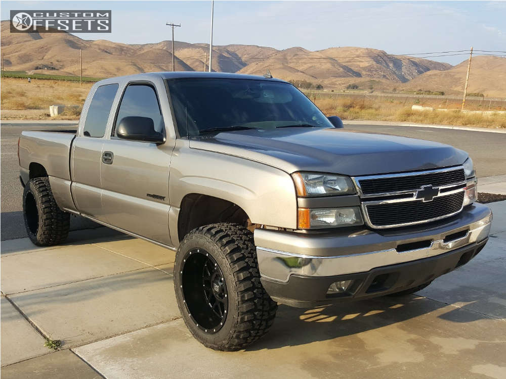 2006 Chevrolet Silverado 1500 with 20x12 -44 XD Xd820 and 33/12.5R20 ...