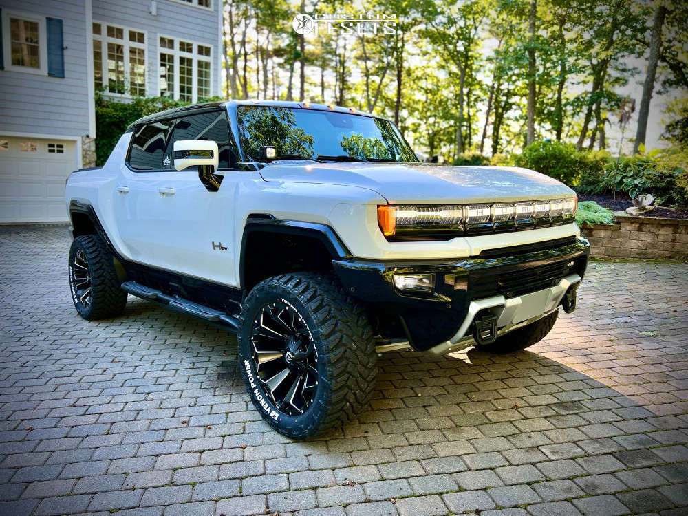 2022 GMC Hummer EV with 22x10 -18 Fuel Assault and 35/12.5R22 Venom ...