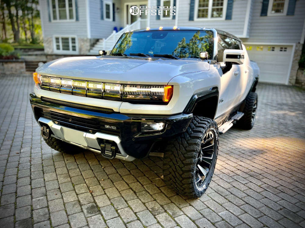 2022 GMC Hummer EV with 22x10 -18 Fuel Assault and 35/12.5R22 Venom ...