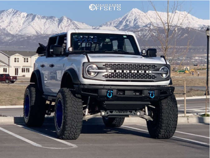 2021 Ford Bronco with 20x12 -44 TIS 544BM and 37/13.5R20 Cooper ...