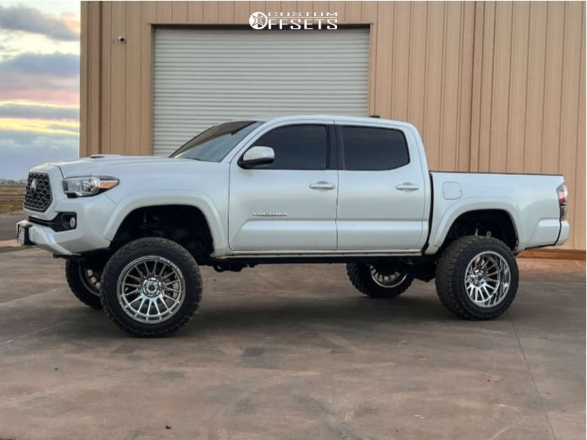 2022 Toyota Tacoma with 20x12 -44 Gear Off-Road 764c and 33/12.5R20 ...