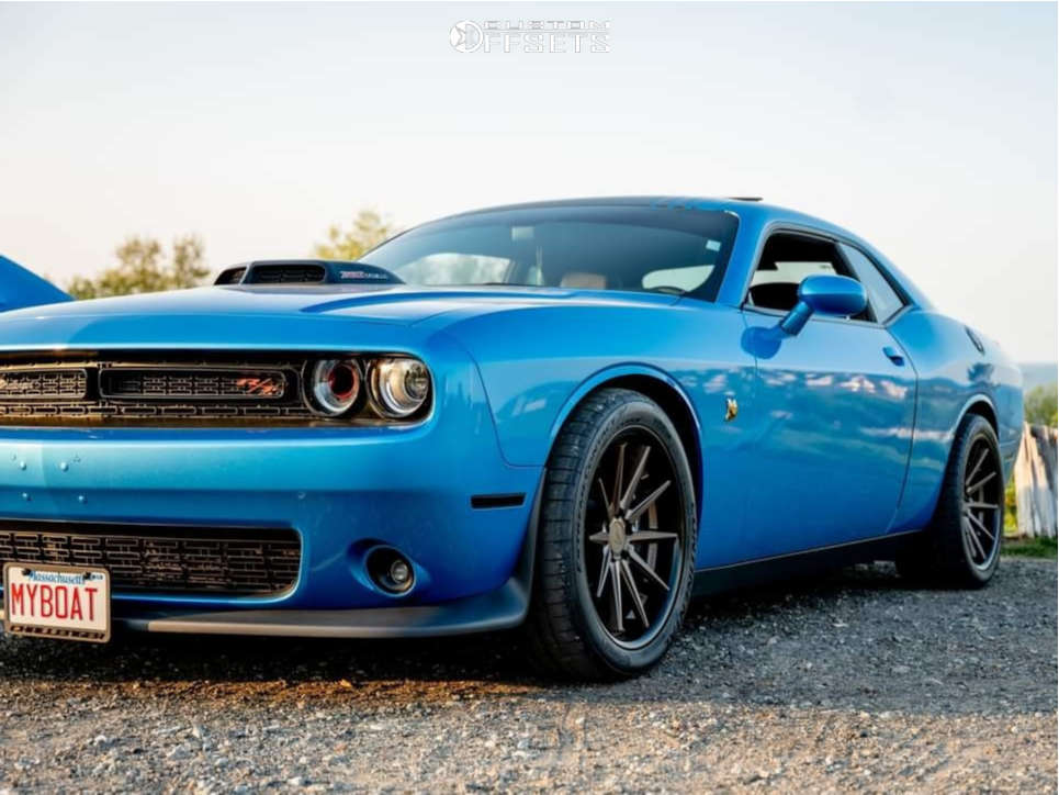 2016 Dodge Challenger with 20x9 15 Ferrada Fr4 and 275/40R20 ...