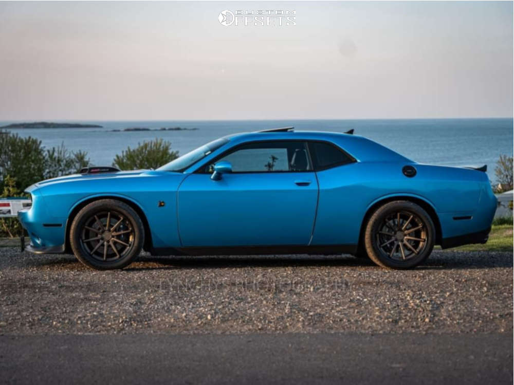 2016 Dodge Challenger with 20x9 15 Ferrada Fr4 and 275/40R20 ...