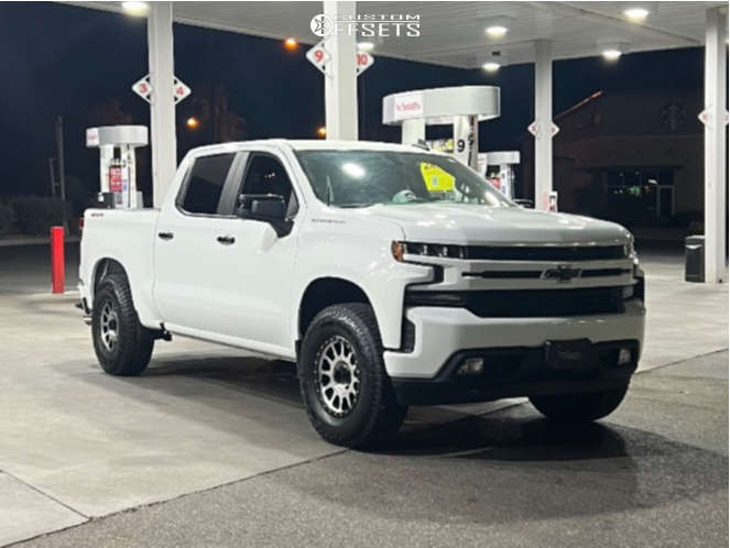 2019 Chevrolet Silverado 1500 with 18x9 0 Method MR305 and 35/12.5R18 ...