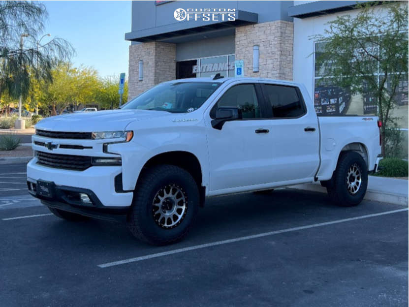 2019 Chevrolet Silverado 1500 with 18x9 0 Method MR305 and 35/12.5R18 ...