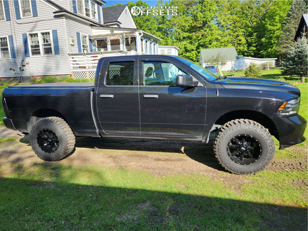 2019 Ram 1500 Classic with 18x10 -24 Moto Metal MO970 and 305/70R18 ...