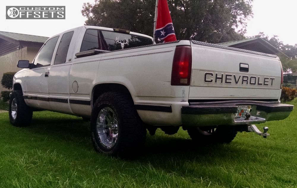 1994 Chevrolet C1500 with 17x9 -12 Moto Metal MO951 and 285/70R17 ...