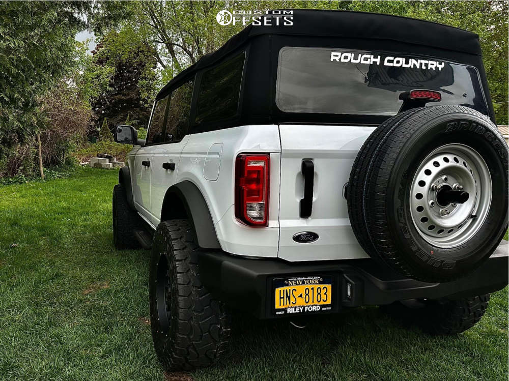 2022 Ford Bronco with 18x9 -18 Vision Rocker and 35/12.5R18 Gladiator ...