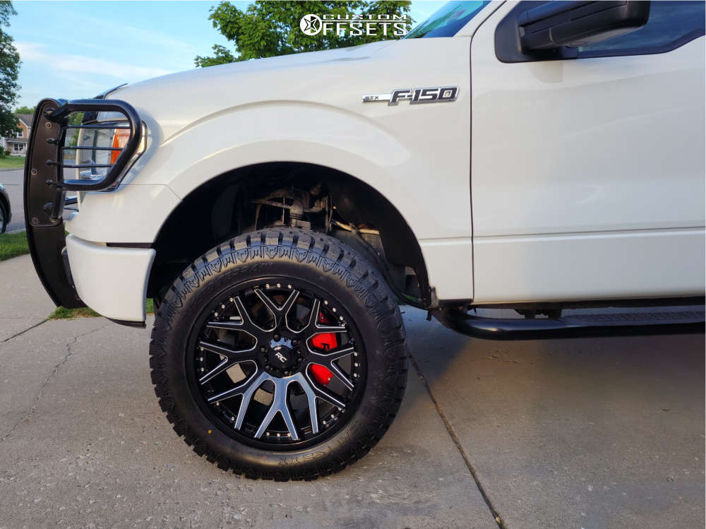 2013 Ford F-150 with 22x10 -19 Rough Country 95 Series and 35/12.5R22 ...