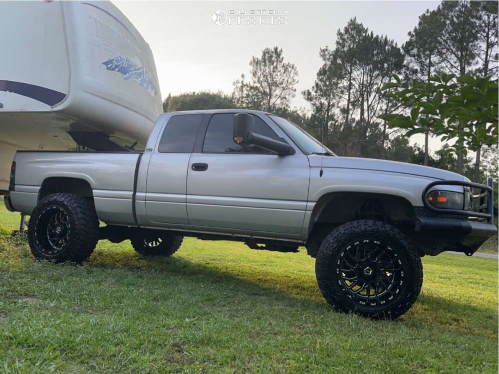 2002 Dodge Ram 2500 with 20x12 -44 TIS 544bm and 35/12.5R20 Nitto Trail ...