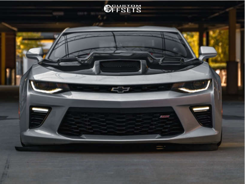 2017 Chevrolet Camaro with 18x8 15 Forgestar D5 Drag and 245/35R18 ...