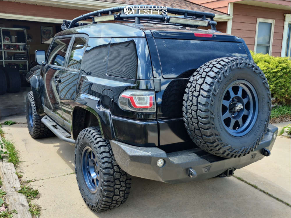 2014 Toyota FJ Cruiser with 17x8.5 0 Method Mr701 and 295/70R17 Mickey ...