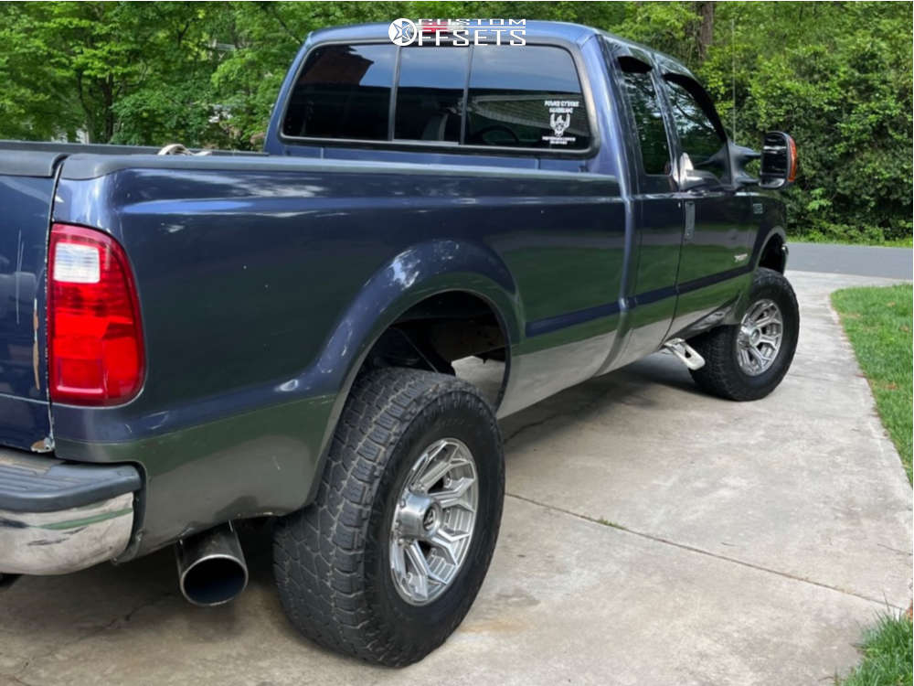 2004 Ford F-250 Super Duty with 18x10 -18 Fuel Siege and 35/12.5R18 ...