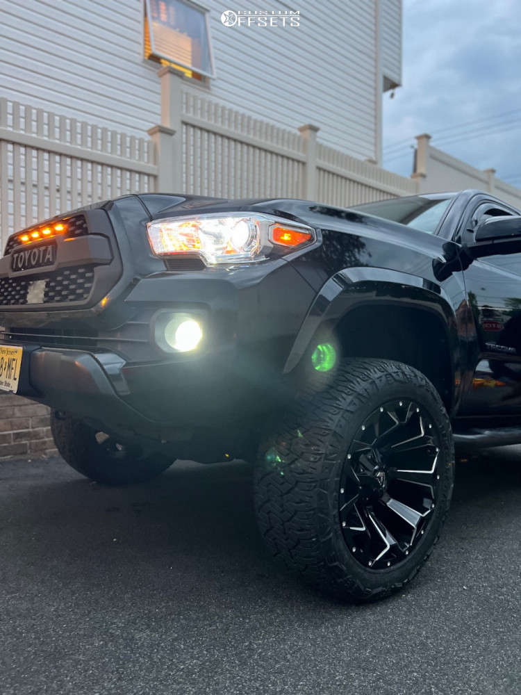 2020 Toyota Tacoma with 20x10 -22 Fuel Assault and 285/55R20 Radar ...