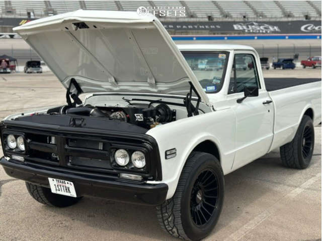 1971 Chevrolet C20 Pickup with 20x10 -18 Moto Metal Mo807 and 305/55R20 ...