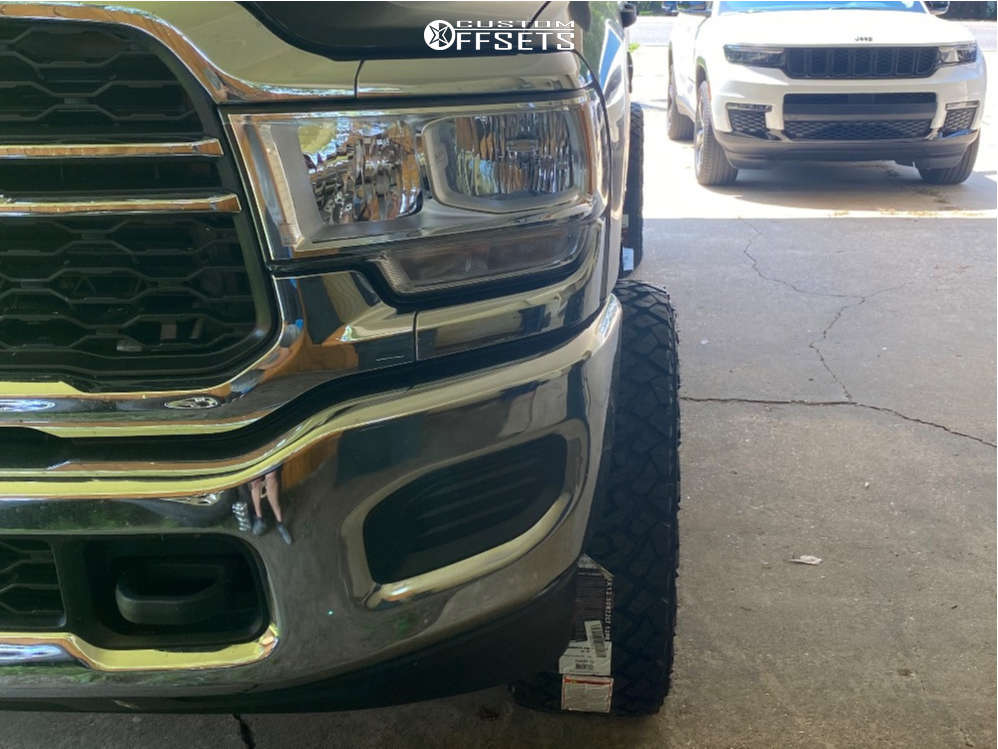 2022 Ram 2500 with 22x10 -25 ARKON OFF-ROAD Davinci and 35/12.5R22 ...