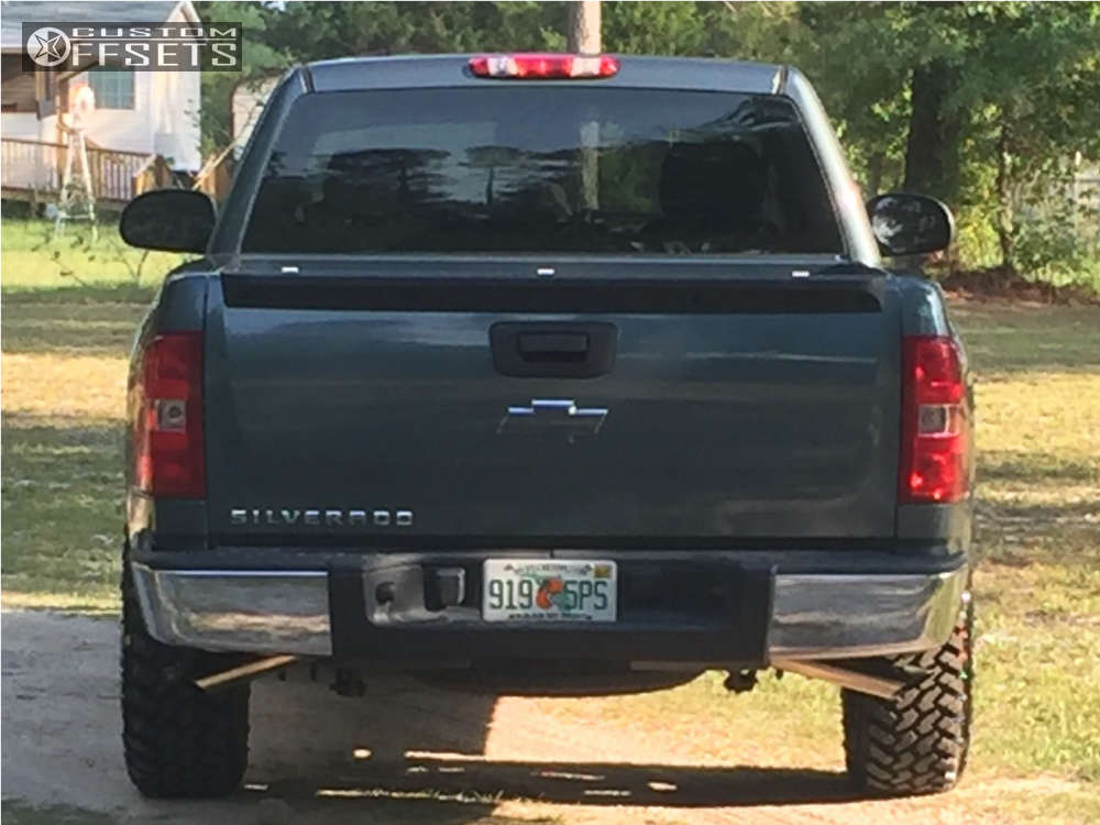 2008 Chevrolet Silverado 1500 with 17x9 Moto Metal Mo909 and 31/10.5R17 ...