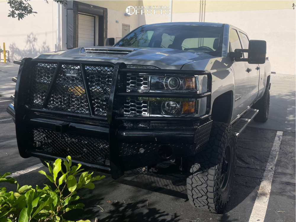 2019 Chevrolet Silverado 3500 HD with 17x9 18 Method Mr704 Hd and 35/12 ...